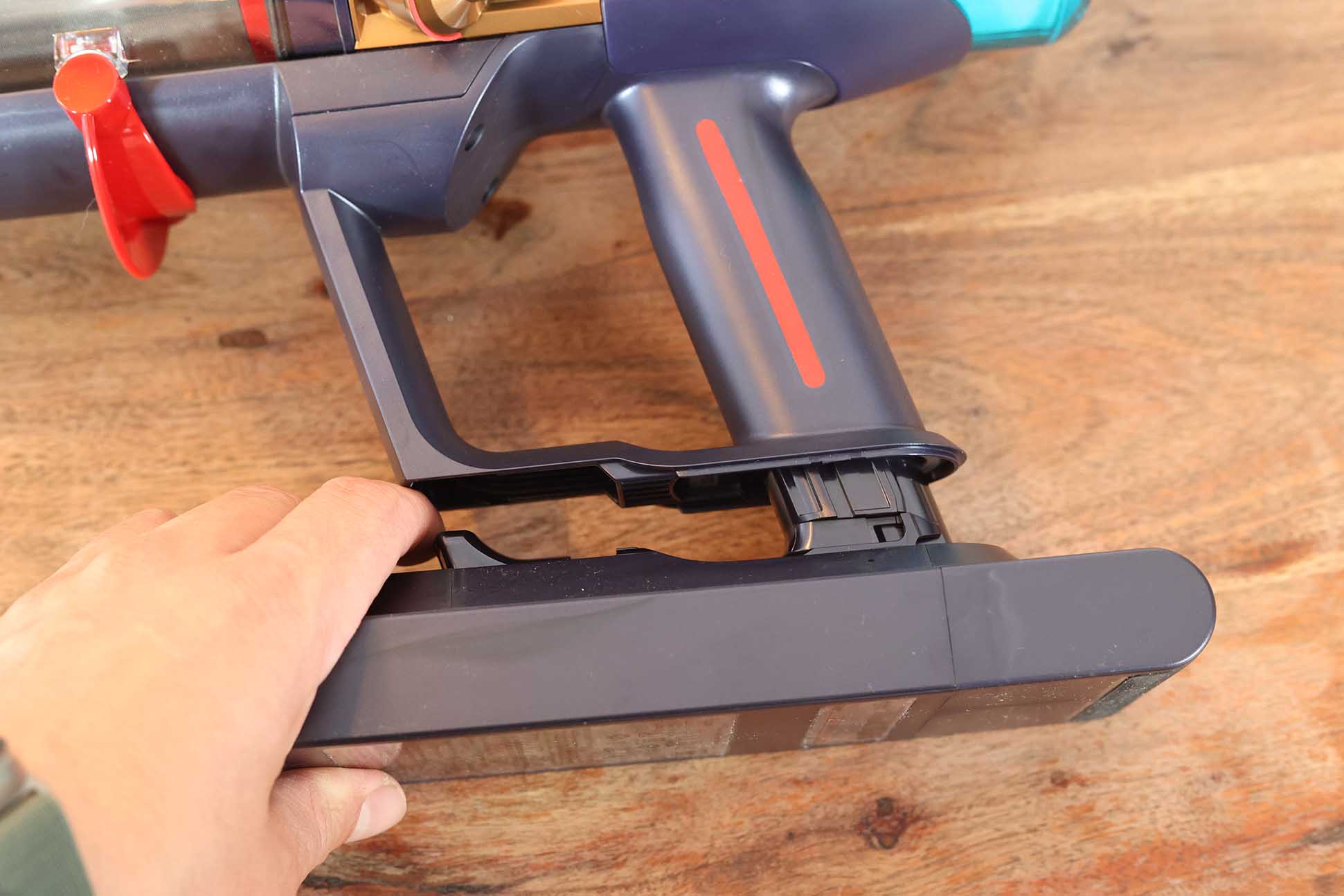 Тест и обзор беспроводного пылесоса Dyson Gen 5 Detect