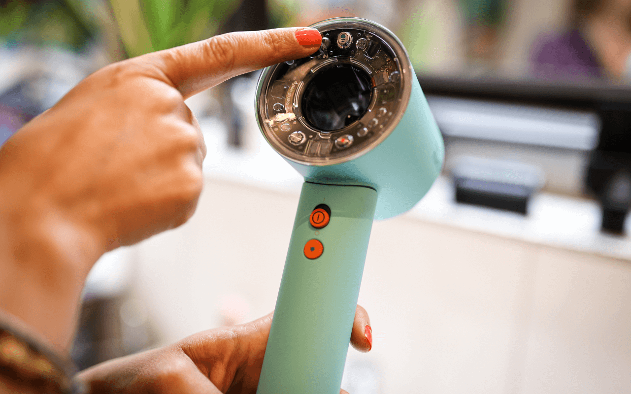 Обзор Dyson Supersonic Nural: на что способен "умный" фен?